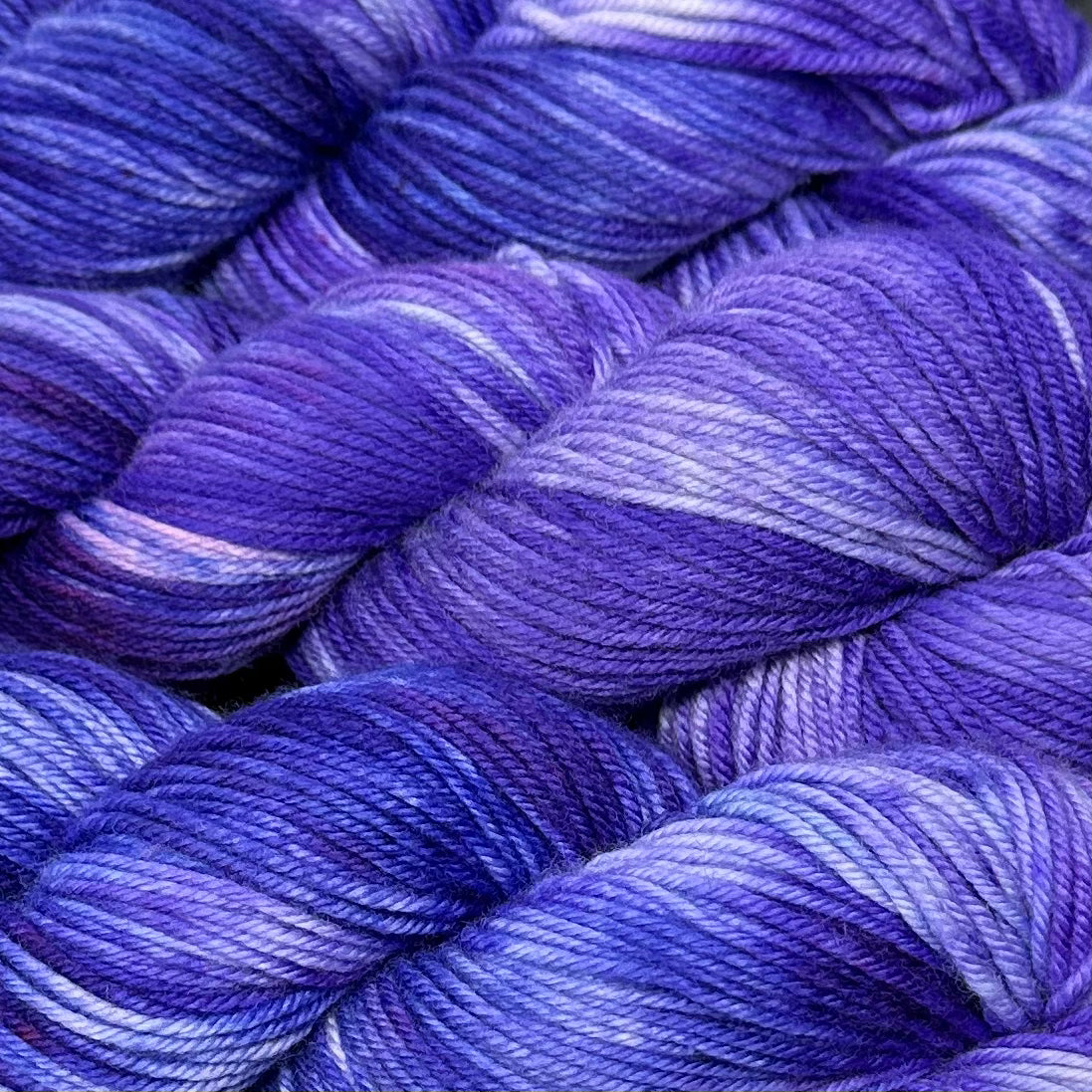 Still heavy DK to light worsted Amethyst – Deep Dyed Yarns